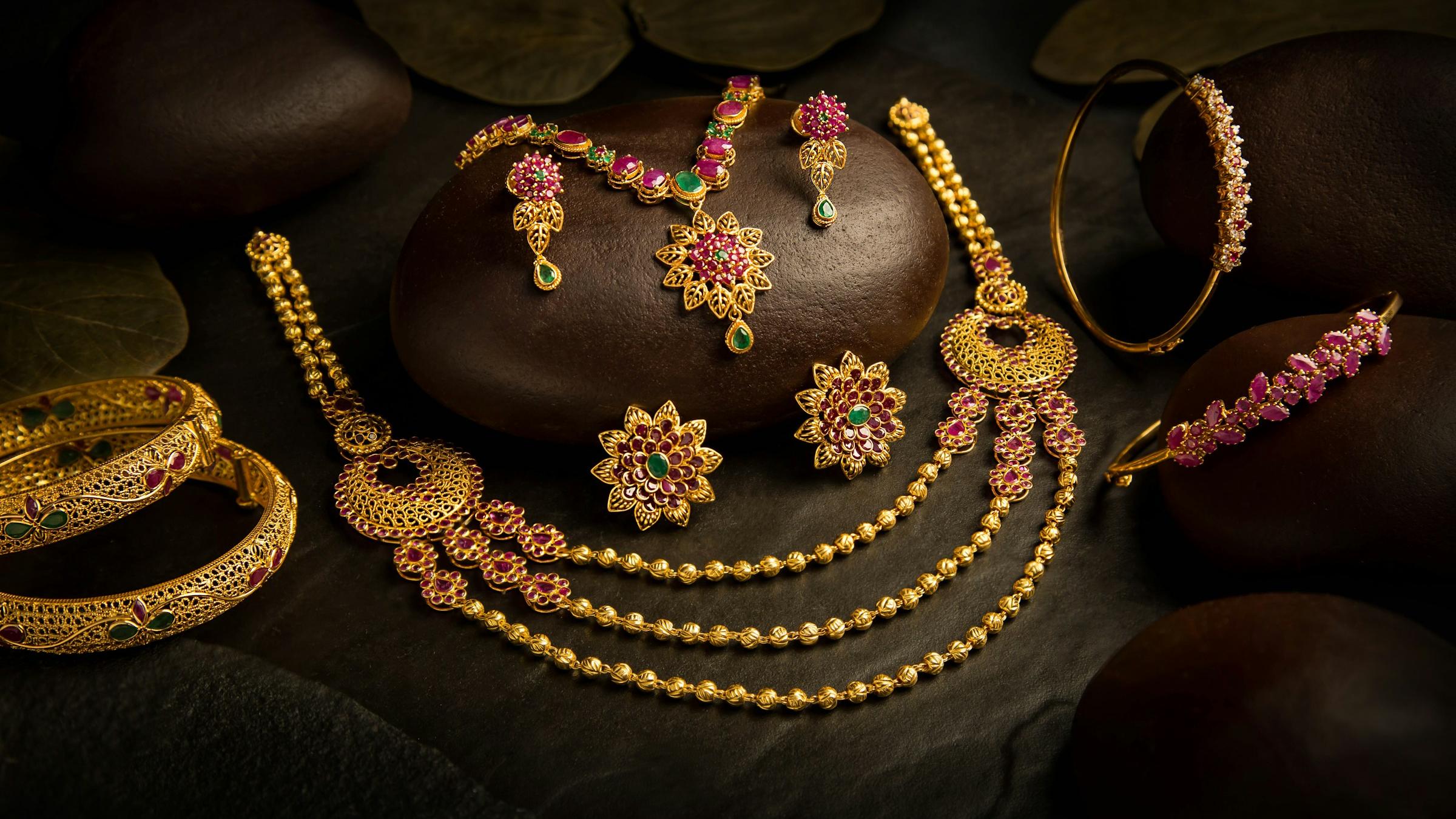 What Are the Key Features of Autumn High Jewelry Collections ...